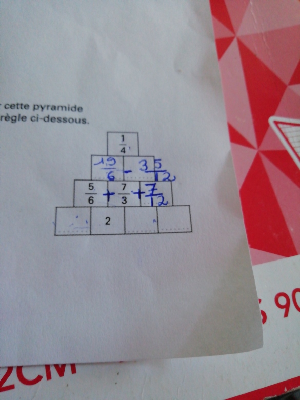 Pyramid fraction : exercice de mathématiques de quatrième - 835883